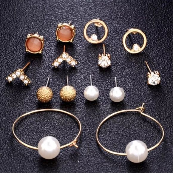 Pawsitively Posh | Jewelry | Michaela Simple Gold Pearl Earring Set ...